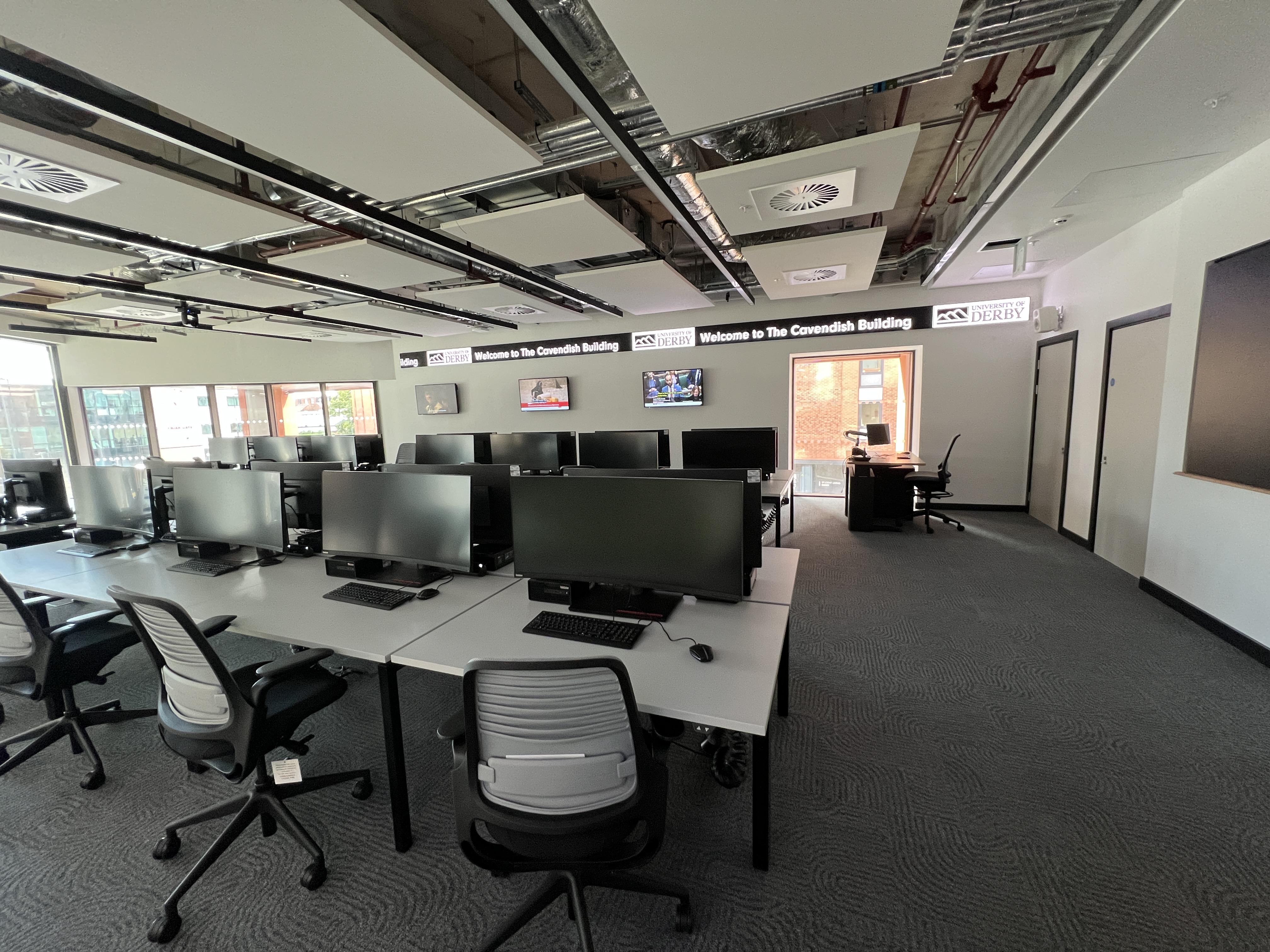Cavendish Building CB114 Trading Room – IT Services - University of Derby